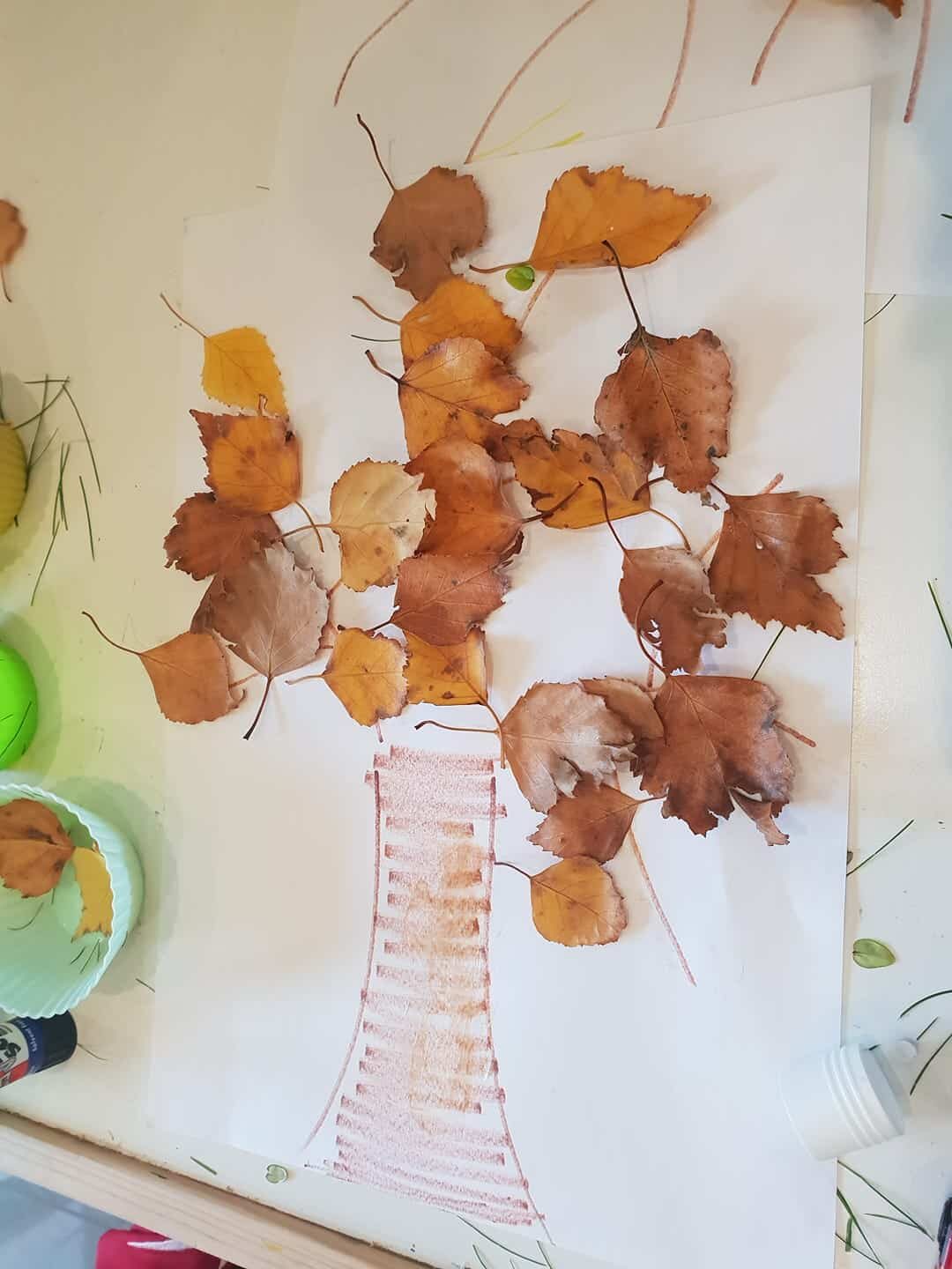 Samantha - fall tree craft with real leaves - My Bored Toddler