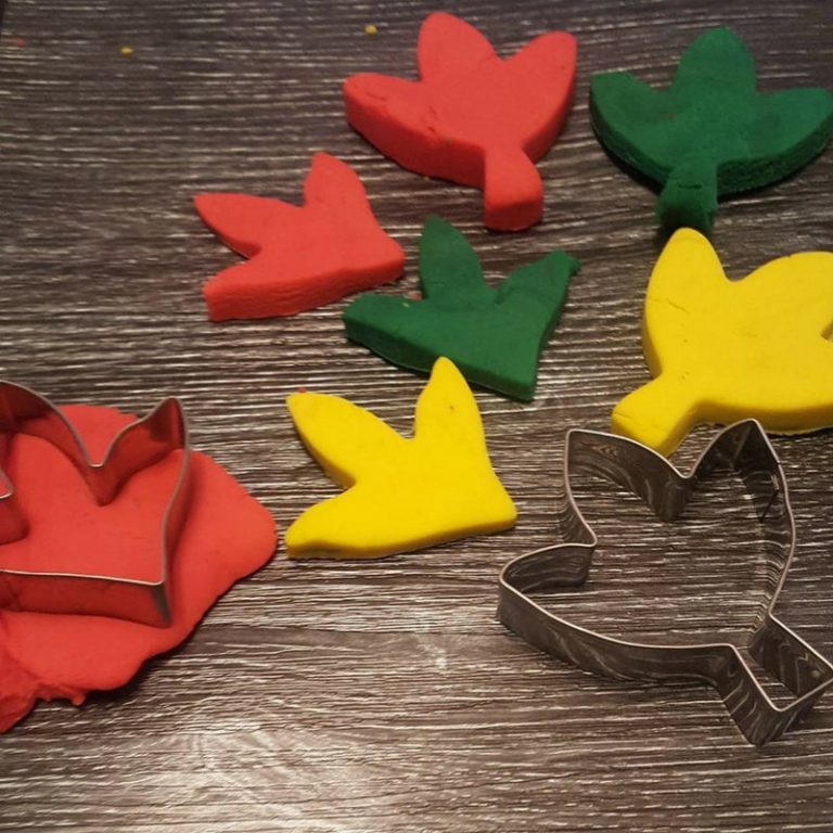 Easy Autumn / Fall Playdough Activity - My Bored Toddler