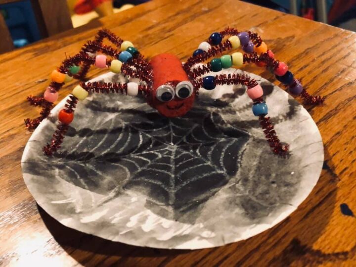 Sarah spider ccraft threading beads onto a the pipe cleaner. - My Bored ...